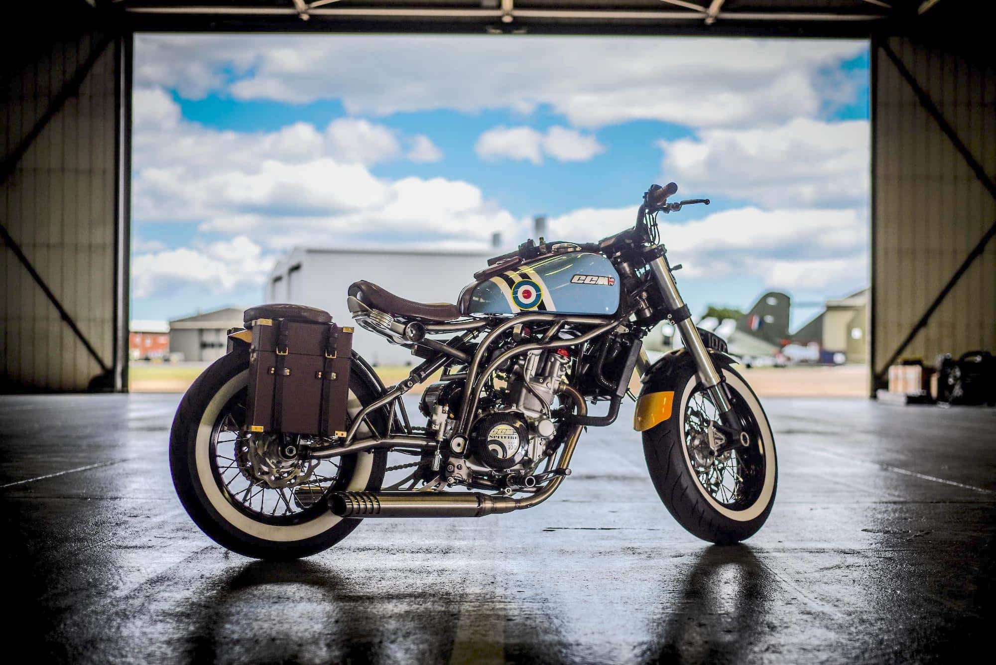 Britská pocta královskému letectvu. RAF Spitfire - OnlyForMen.cz