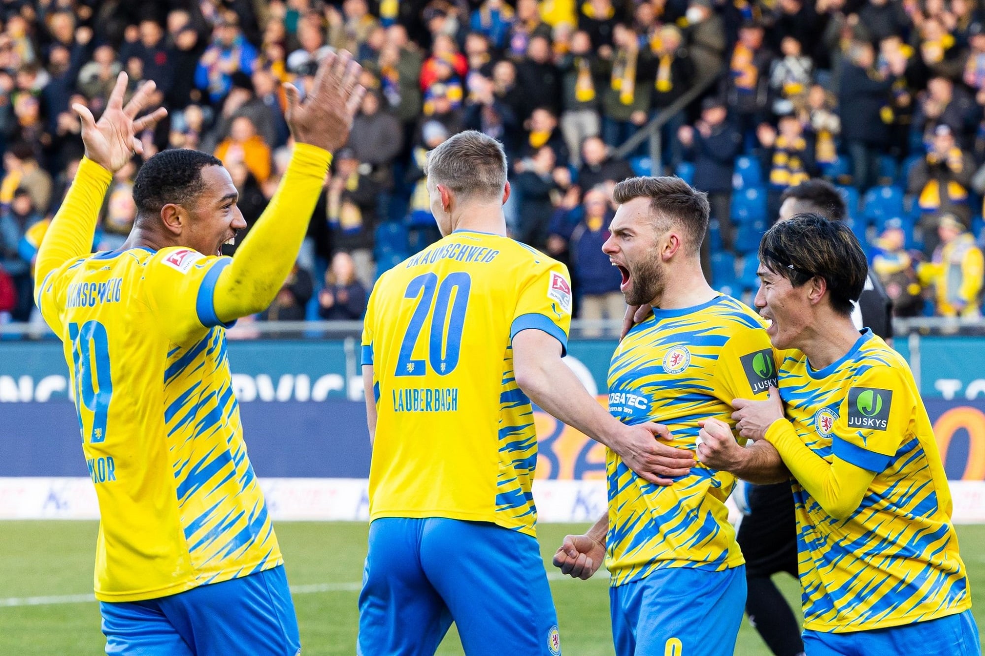 Ne, díky. Branschweig zatočil s ultras rivala, kteří mu vypálili do ...