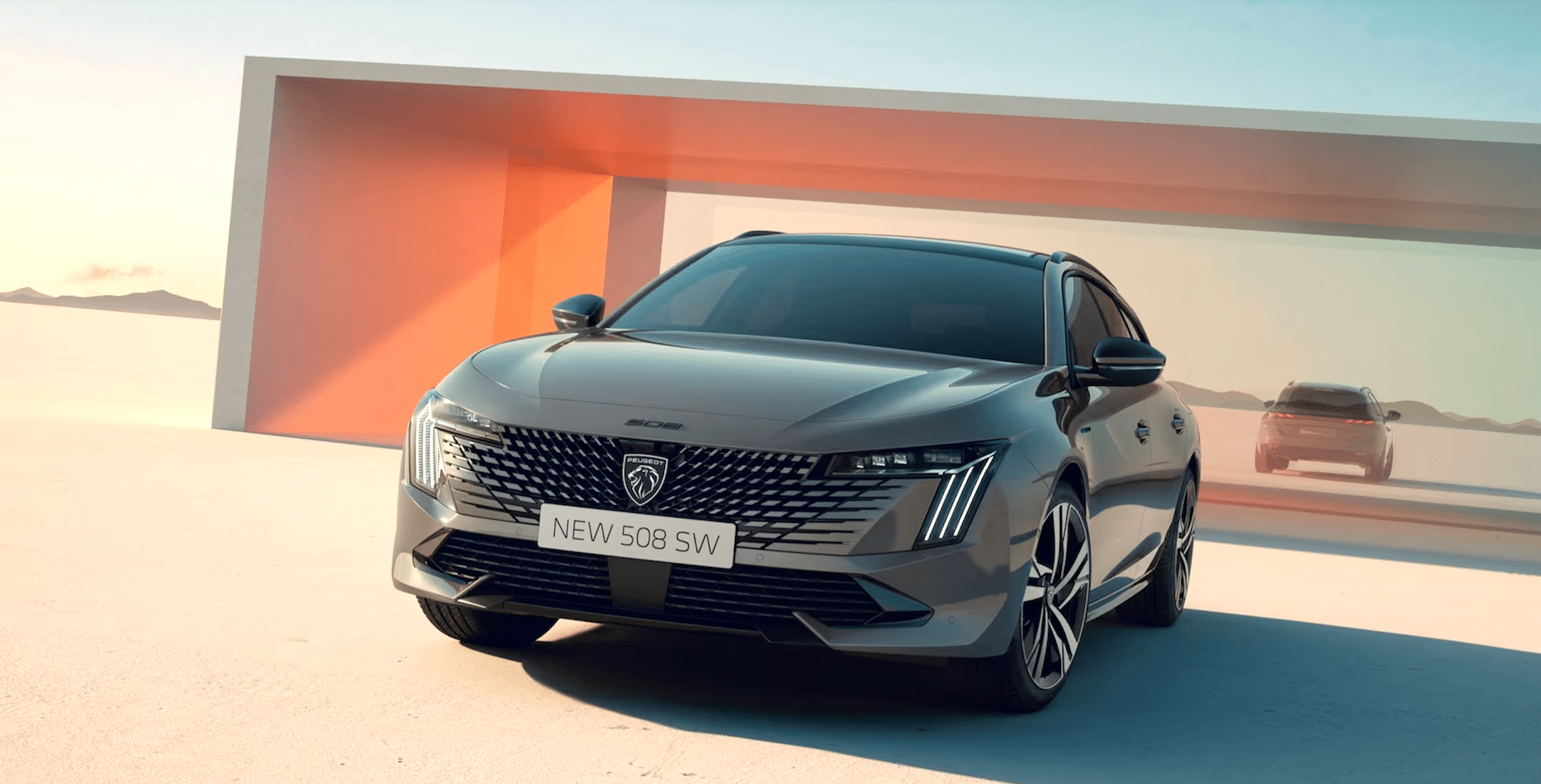 Automobilka Peugeot se vybavila novou vlajkovou lodí. Takhle si stojí ...