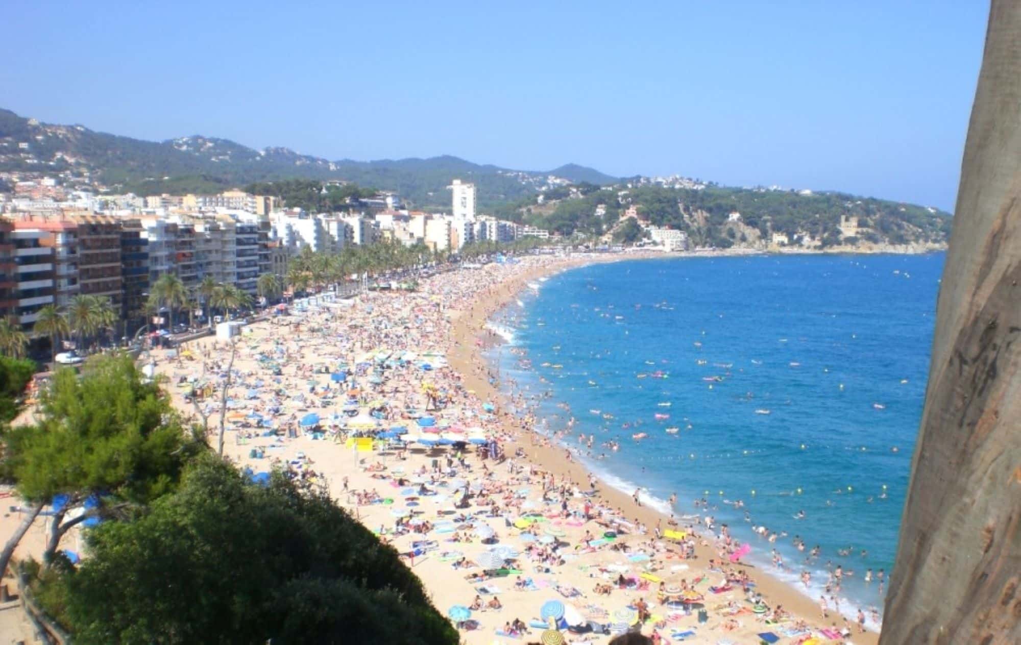 Ve španělském Lloret de Mar bude za kouření na pláži hrozit pokuta až ...